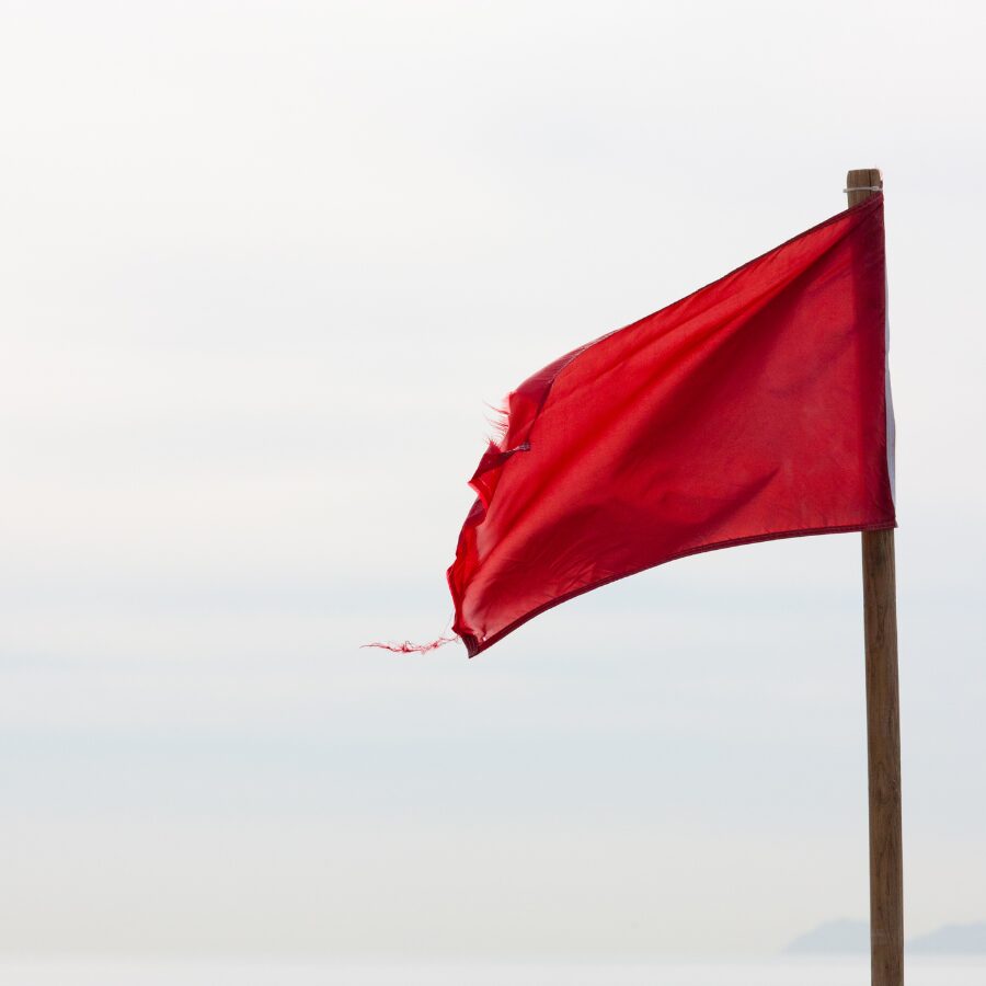 Top Healthcare Traveler Red Flags (And Green Flags That Matter)
